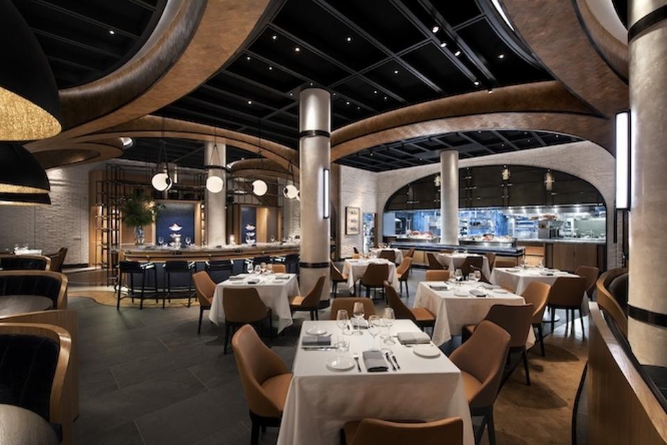 New York’s Oceans Is Teeming With Fine Seafood In A Dazzling Setting