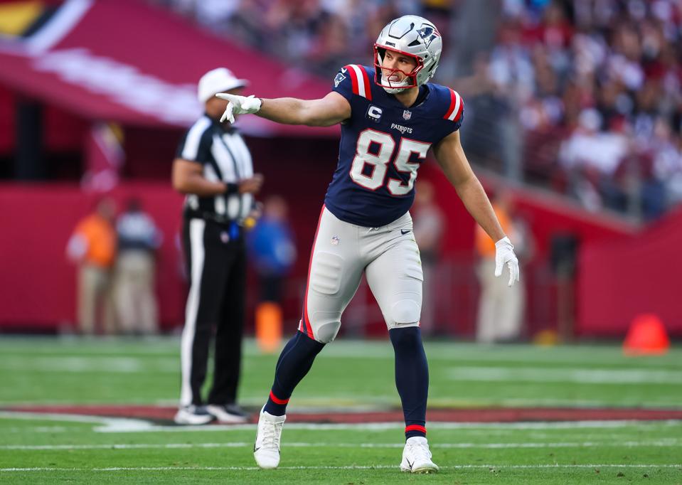 Patriots' Hunter Henry Is Reaching Milestones In Ninth NFL Season