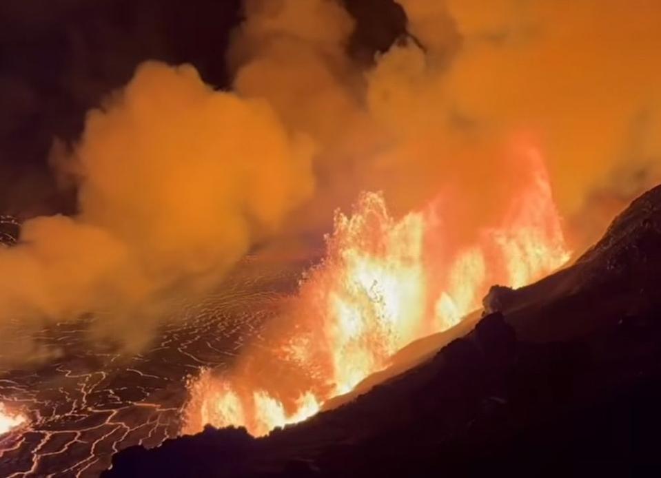 Kīlauea Volcano Ends Year With Impressive Lava Fountains