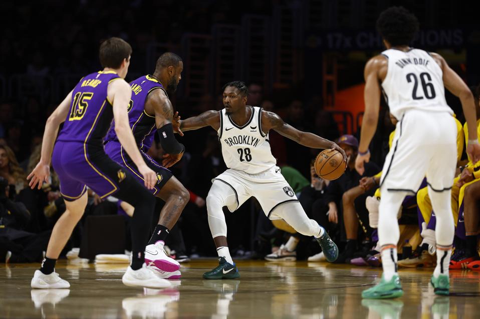 Lakers’ Dorian Finney-Smith Deal Helps Shape NBA Trade Market