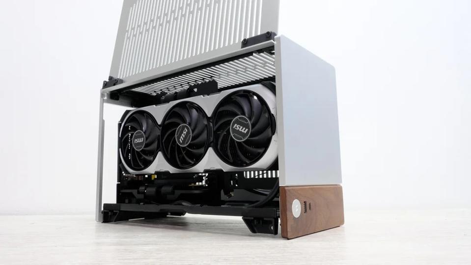 Nvidia’s RTX 5090 Is So Small It’s Compatible With Tiny PC Cases