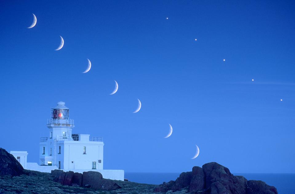 See A Crescent Moon, Venus And The Northern Lights: The Night Sky This Week