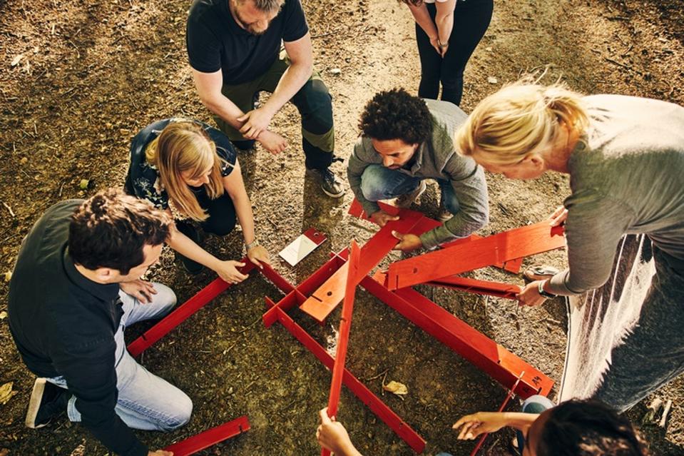 10 Unique Teambuilding Ideas To Try In 2025