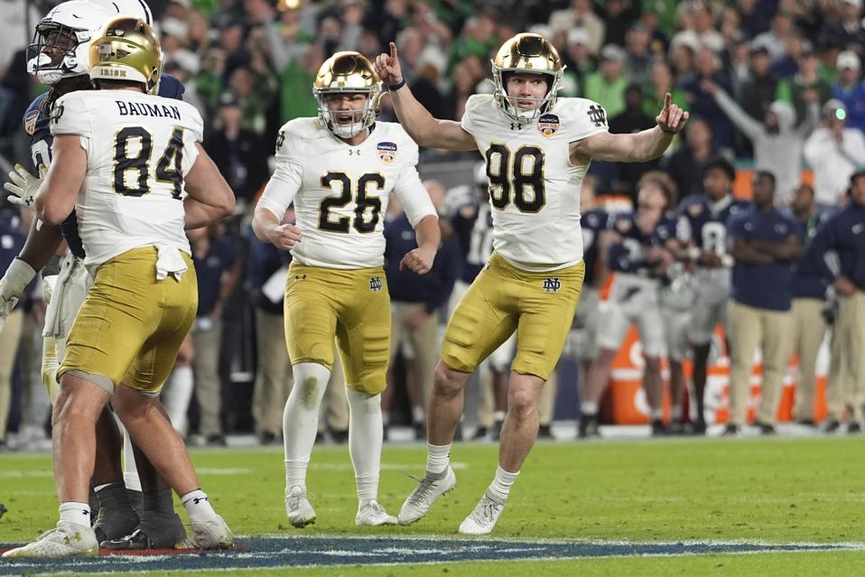 Mitch Jeter’s Field Goal Lifts Notre Dame To 27-24 Victory Over Penn ...