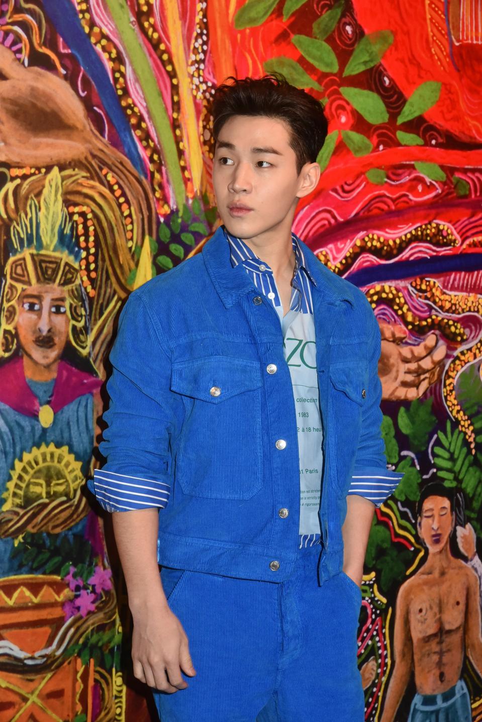 Henry Lau Plays With Musicians Around The World And On A New Stage
