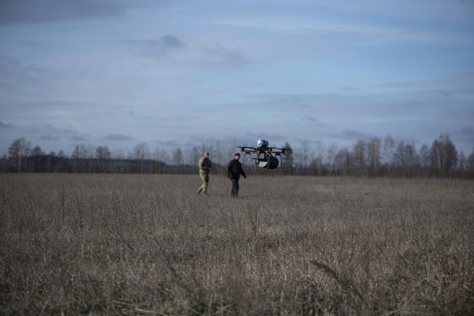 Ukraine And Russia Battle To Defeat “Un-jammable” Fiber-Optic Drones