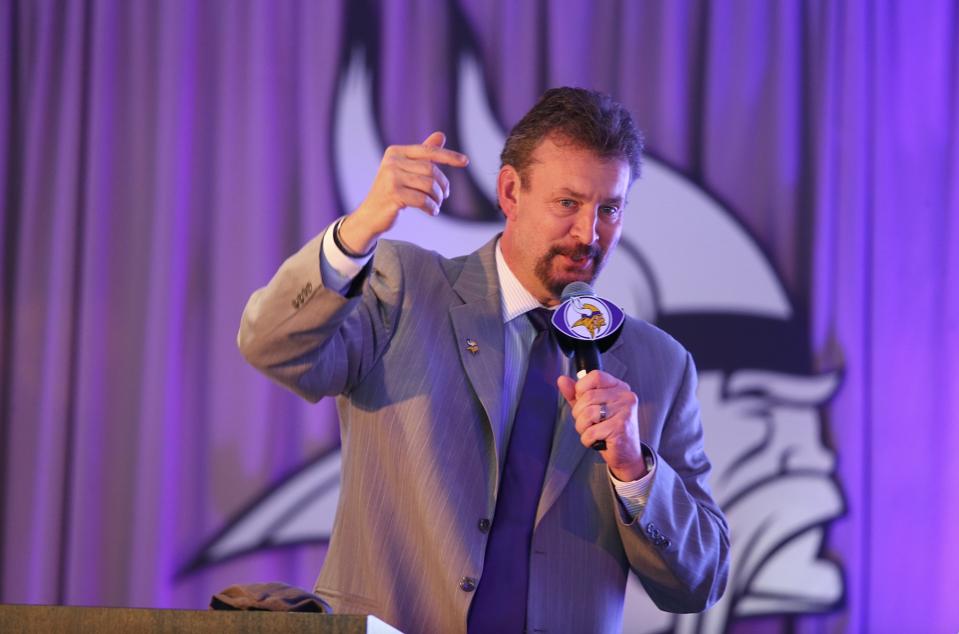 How Alan Roach Became the Iconic Voice of the Super Bowl