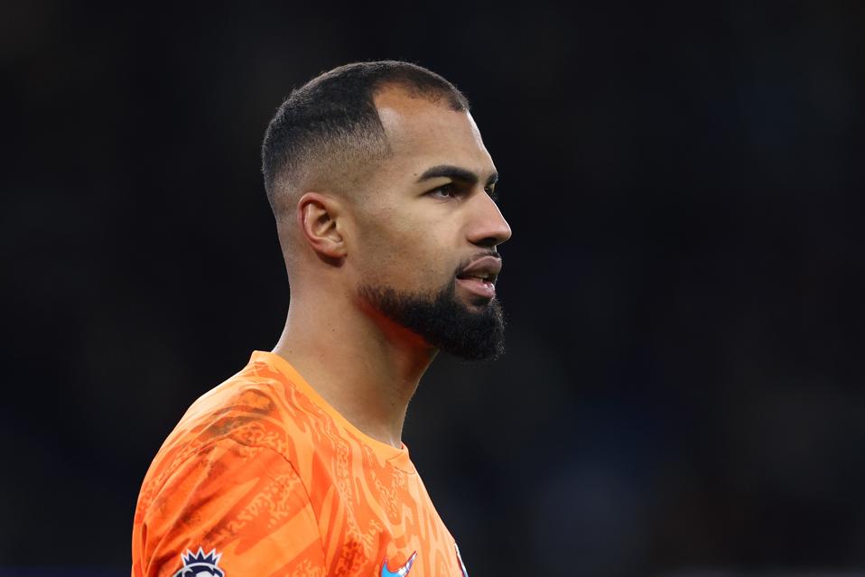 Chelsea Needs A New Goalkeeper To Challenge For The Title