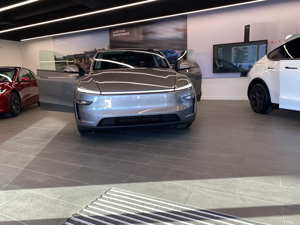 First Batch Of Fremont-Manufactured ‘Juniper’ Model Y Arrives At Tesla ...