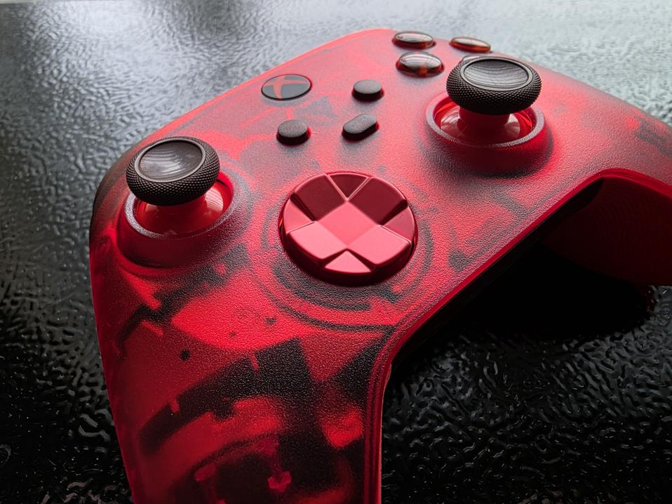 I Now Have The Coolest Xbox Controller, But It Sure Feels Old