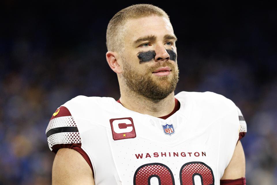 Commanders’ Zach Ertz On His NFL Future And Why He’s Not Slowing Down