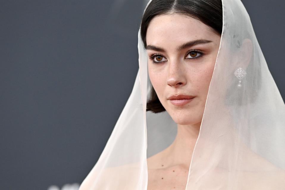 Gracie Abrams Charts Her First No. 1 On One Special Ranking