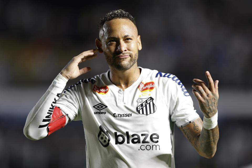FC Barcelona And Bayern Munich Offered Neymar By Agent