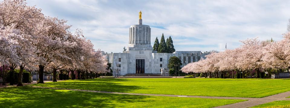 Oregon Bill Combines Pay Transparency And Fair Chance Hiring