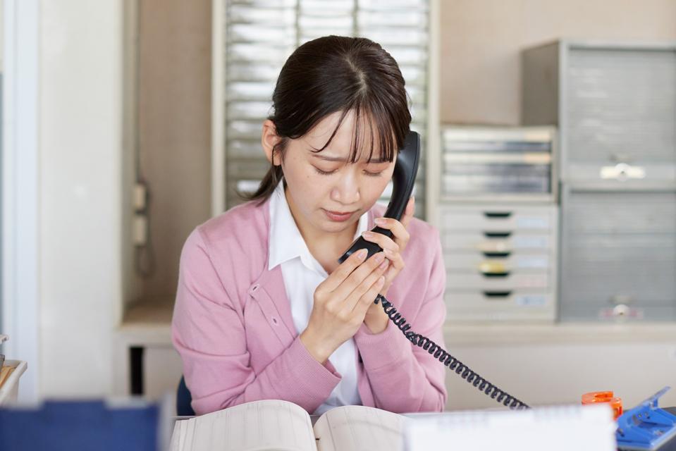 Want To Come Across More Confident At Work? Stop Saying ‘I’m Sorry’