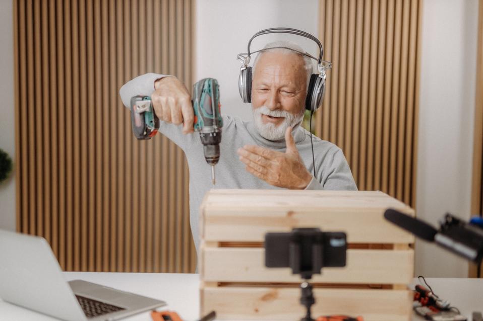 How Senior Side Gigs Turn Hobbies Into Income In Your Golden Years