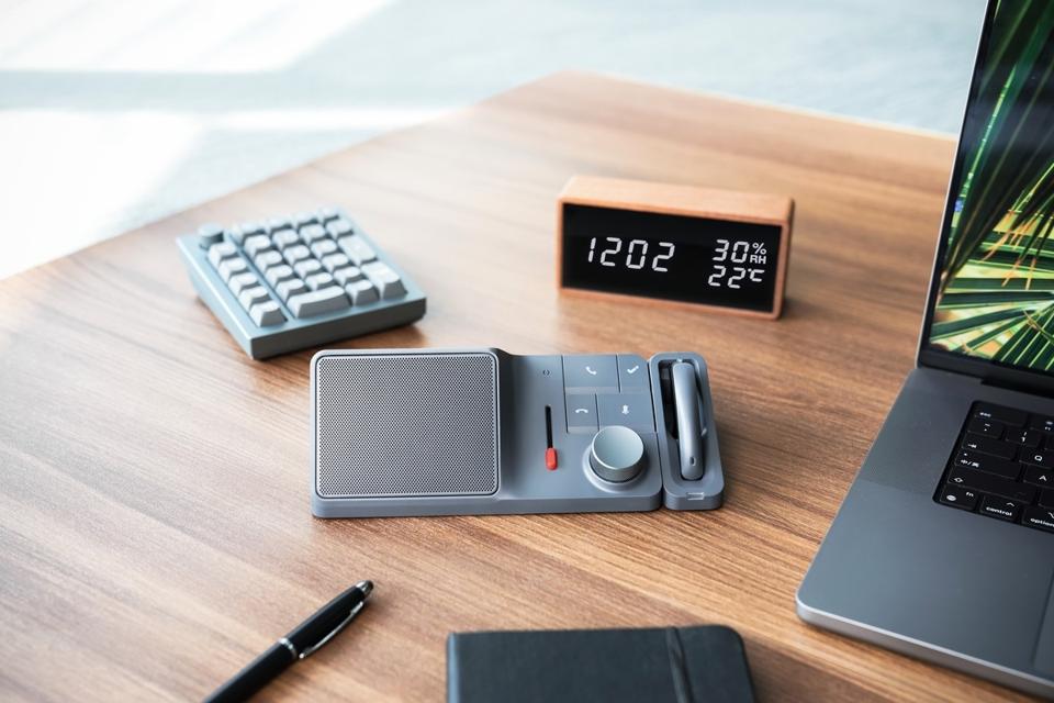 HiDock H1 ChatGPT-Powered Speakerphone And Dock With AI Transcription
