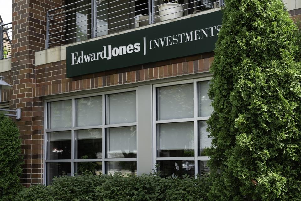 Edward Jones Maintains DEI Commitments Despite Critical Risks