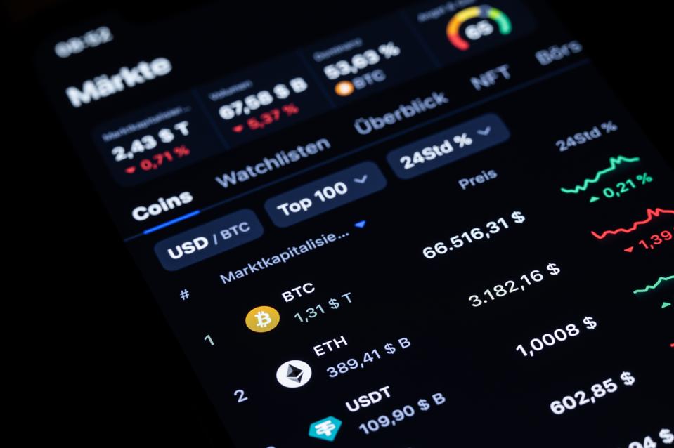 Tokenized Deposits Vs. Stablecoins: The Quiet War For Cross‑Border Money