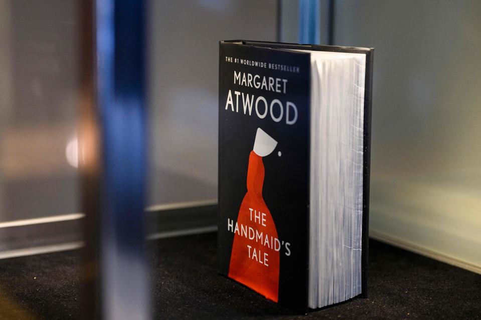 What Is Speculative Fiction? 15 Must-Read Spec Fic Books