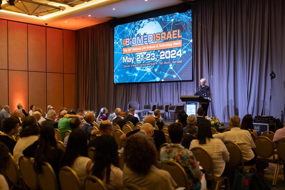 AI Transforms Drug Discovery And Precision Medicine