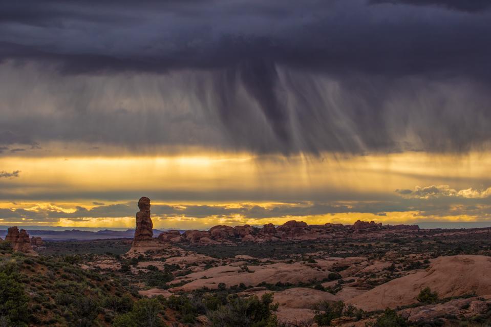 A Rare Virga Bomb Produces Damaging Winds In Texas. What Is That?