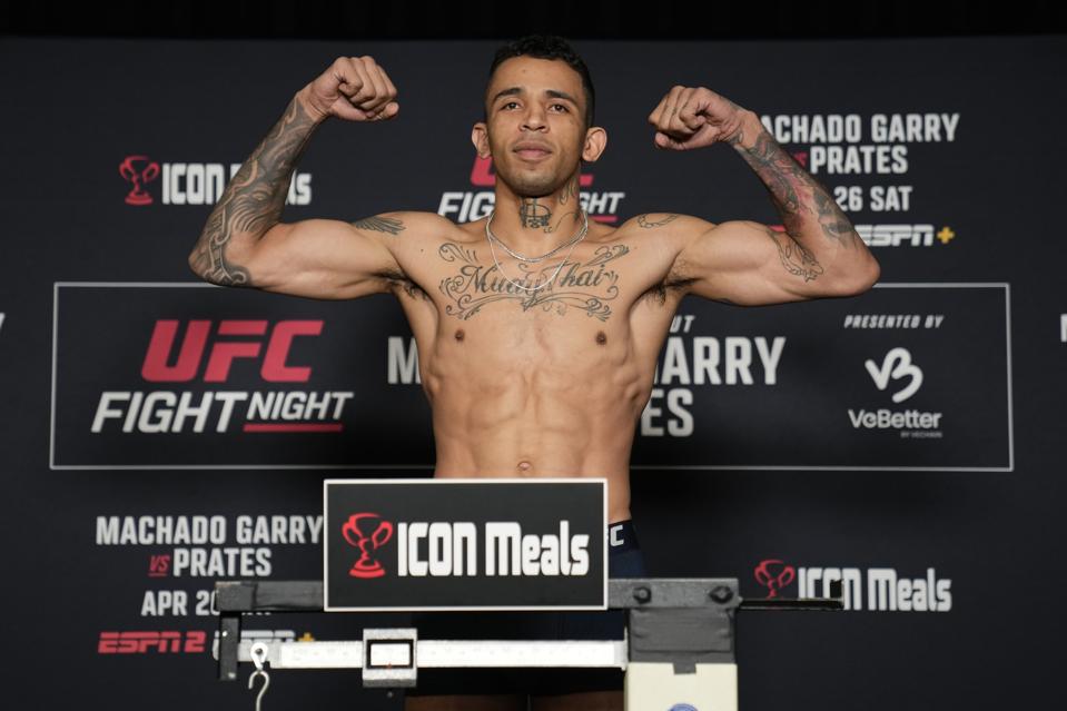 UFC Kansas City Fight Card: Odds, Lines, Prop Bets, Predictions, Picks