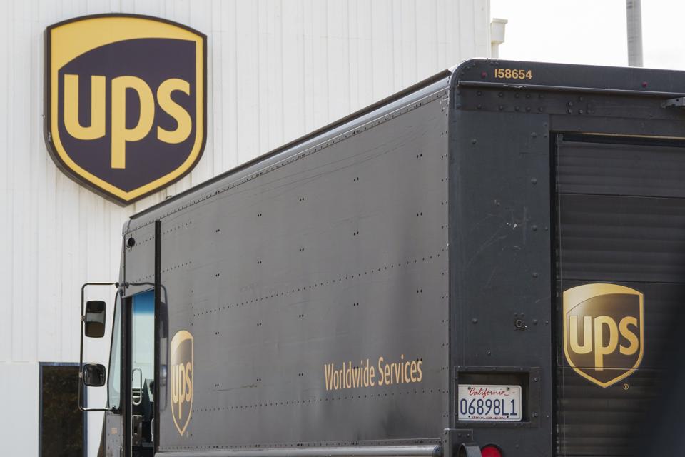How To Trade UPS Stock Ahead of Its Earnings?
