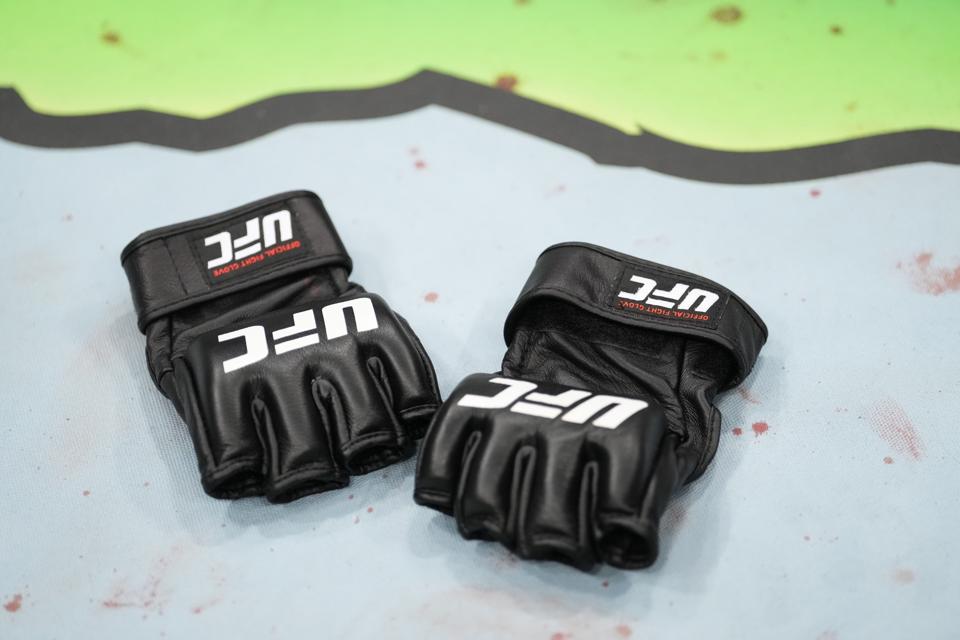 UFC Veteran Retires In The Octagon After Taking Bloody Beatdown