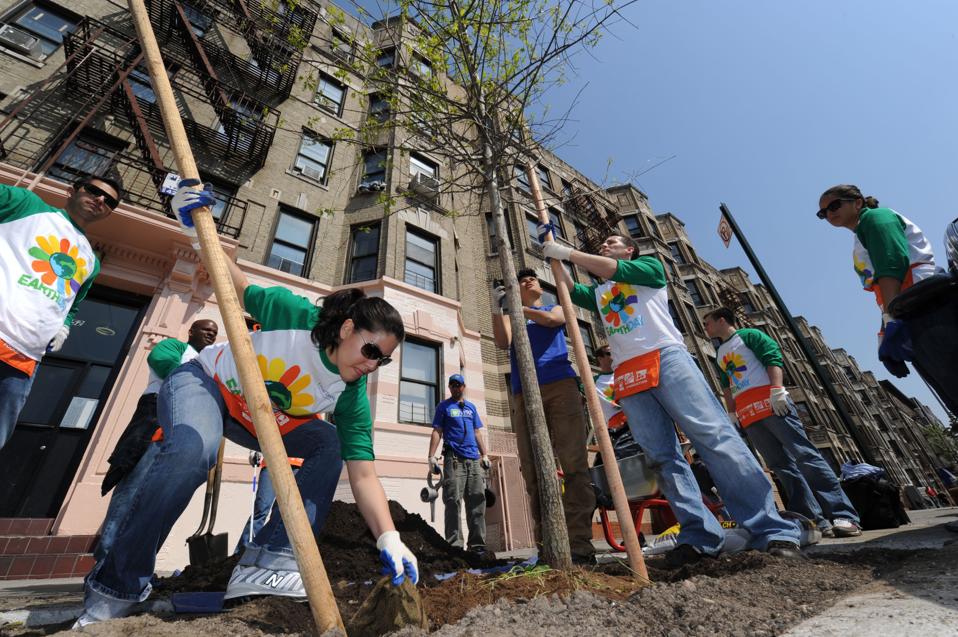 Corporate Volunteering Is On The Rise—Here’s Why That Matters Now