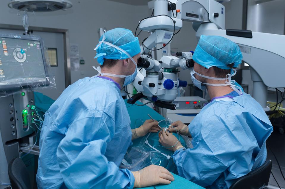 Next-Gen Sealant Speeds Recovery After Retinal Surgery, Study Finds