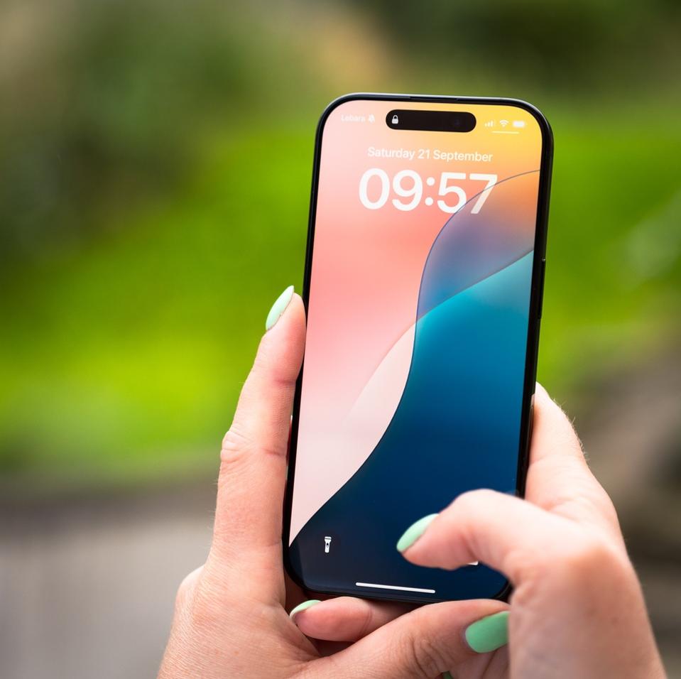 iPhone 18 Pro: Apple Leak Reveals Stunning New Display Tech