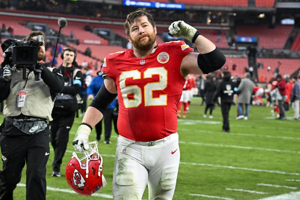 Can The Bears Rely On All-Pro Guard Joe Thuney Long-Term?