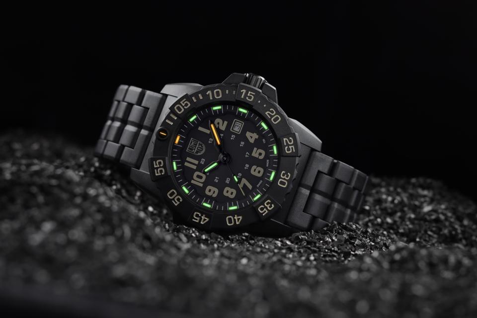 Luminox Adds Lightweight Carbonox To Navy SEAL 3500 Series