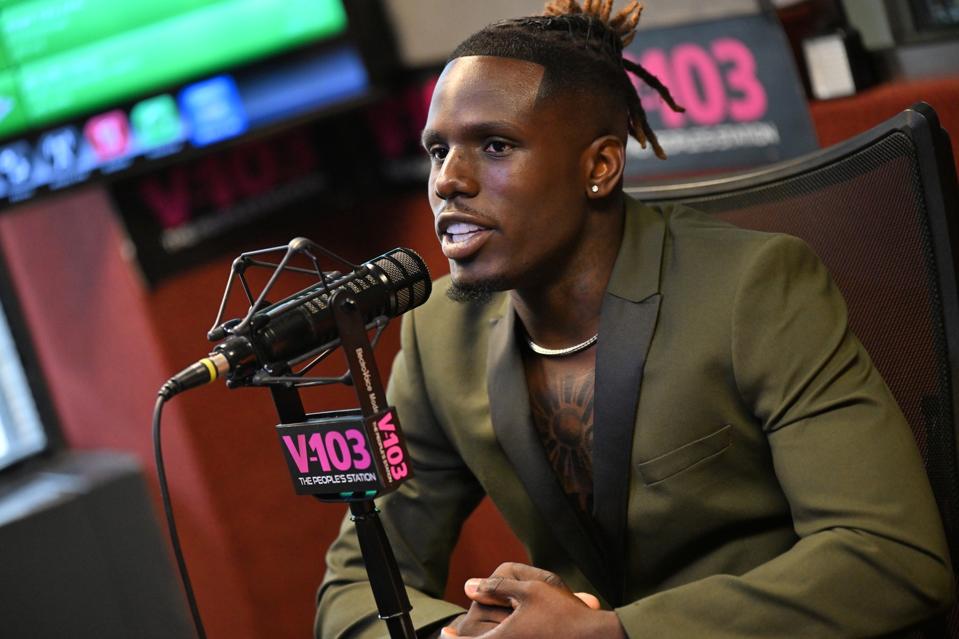 ‘American Idol’ Winner Jamal Roberts Hits No. 1 On The Billboard Charts