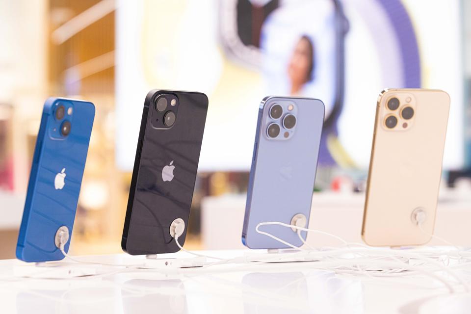 What Apple’s Surprise Free Offer To All iPhone 13 Users Means Right Now