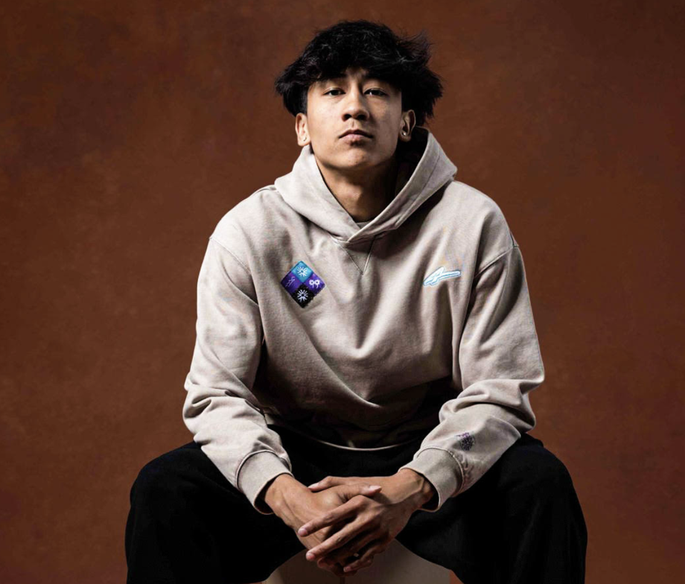 College Star Xaivian Lee Signs Signature Sneaker Deal