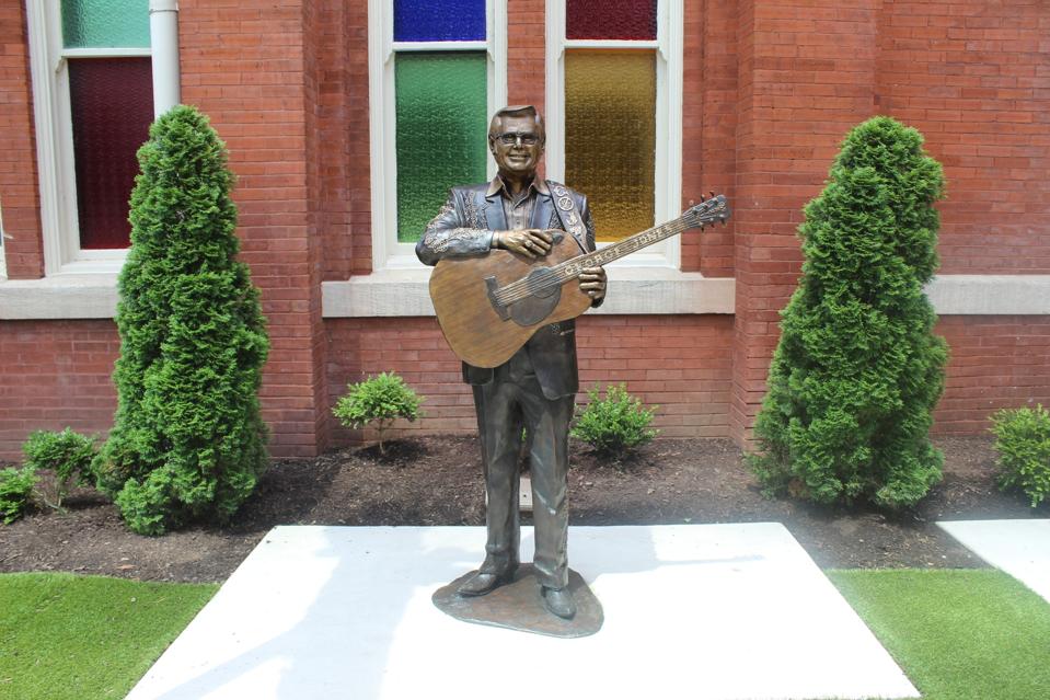 Nashville Unveils Statue Honoring George Jones - At The Ryman Auditorium