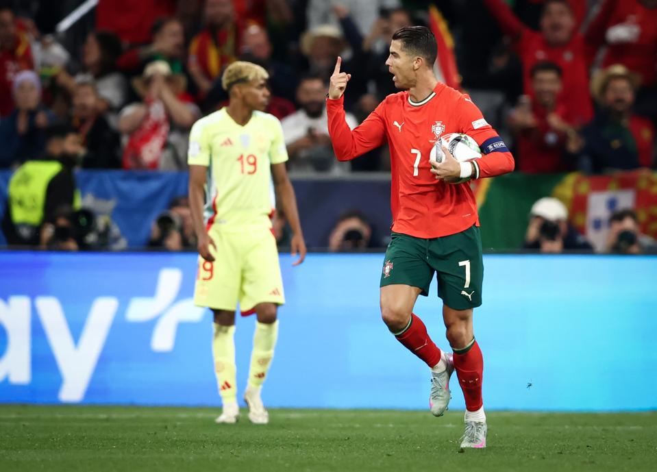 Cristiano Ronaldo Sends Message To FC Barcelona Ace Lamine Yamal