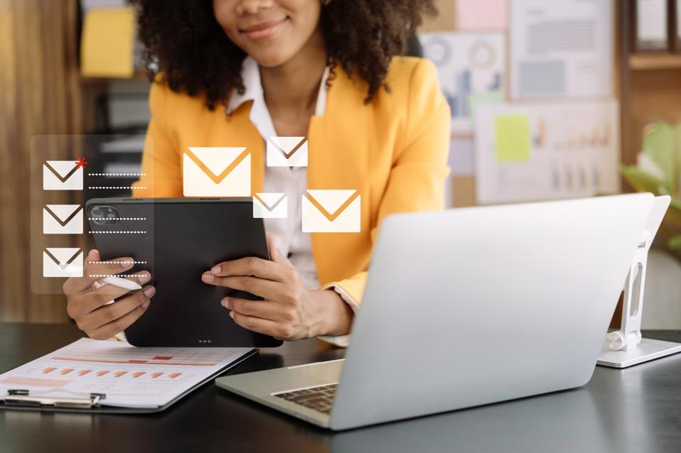 The Right Way To Use Your Out-Of-Office Message