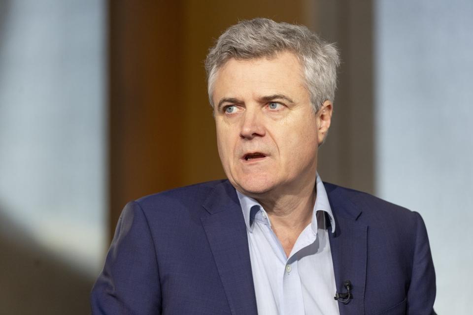 WPP Plunges 16%, Leads FTSE 100 Lower On Profit Warning