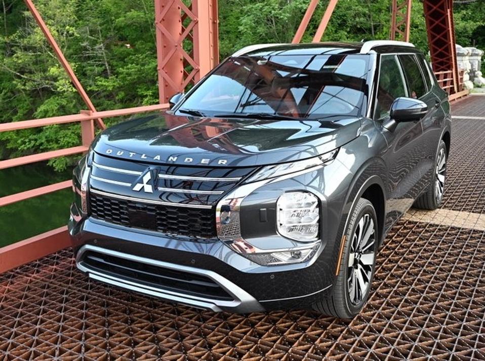 Why The Mitsubishi Outlander Is One Of The Most-Improved SUVs Of 2025
