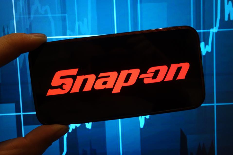 How Will Snap-On Stock React To Its Upcoming Earnings?