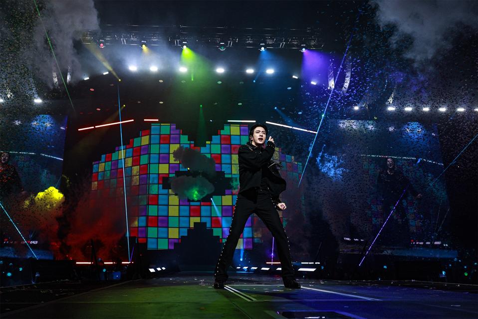 Jin’s ‘RUNSEOKJIN_EP. TOUR’ Brings Silliness And Sincerity To Anaheim