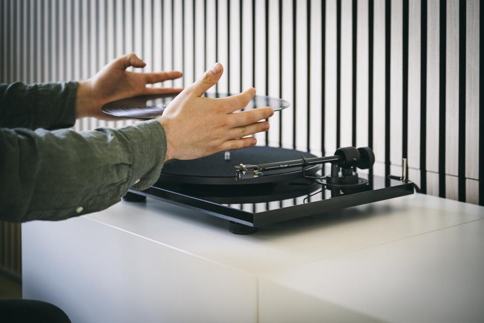 Pro-Ject E1.2 Unveils New E1.2 Manual Turntable That Prioritises Sound ...