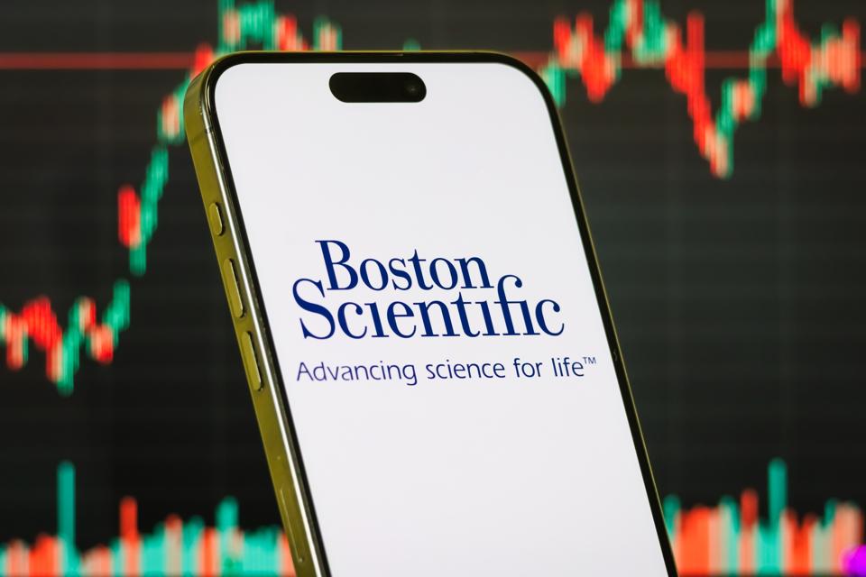 How To Trade Boston Scientific Stock Ahead Of Its Upcoming Earnings?