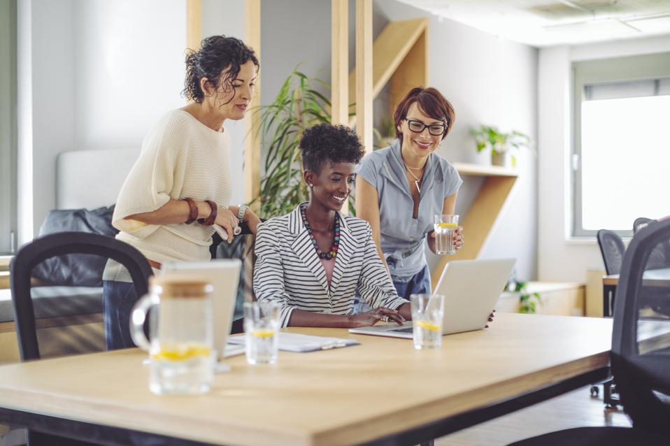 20 Outdated Hiring Practices To Avoid (And What To Do Instead)