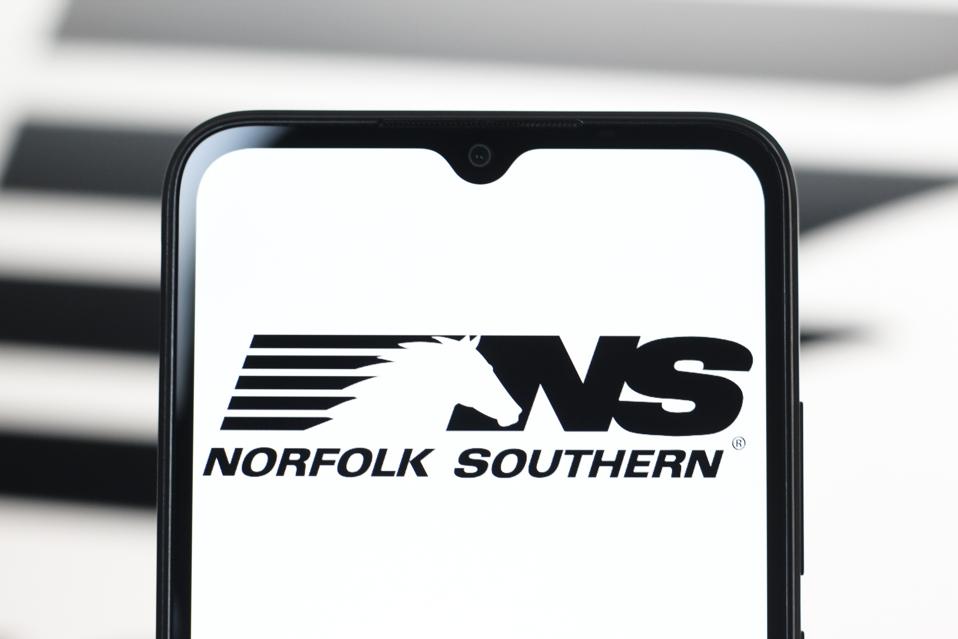 How Will Norfolk Southern Stock React To Its Upcoming Earnings?