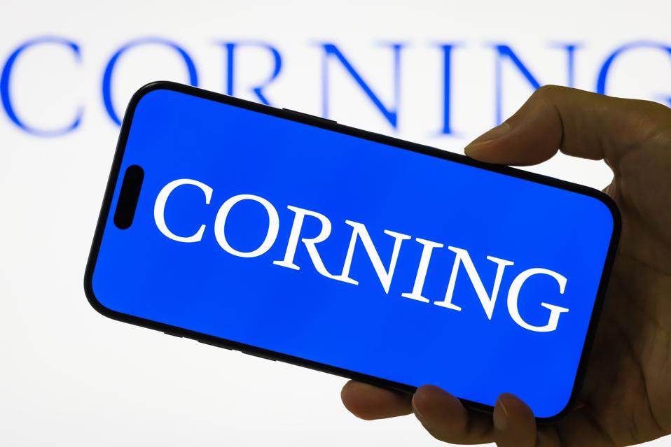 How Will Corning Stock React To Its Upcoming Earnings?