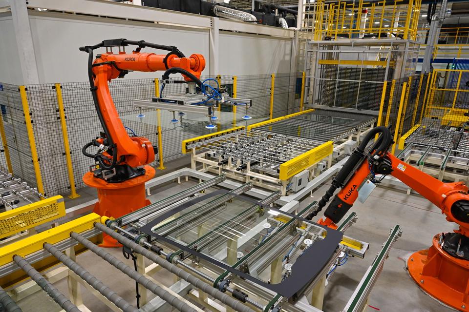 China Auto Glass Maker Fuyao Opens New U.S. Plant, Eyes Smart Vehicles